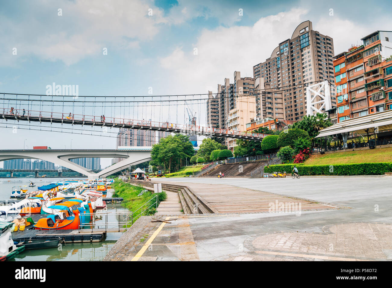 Xindian Bitan riverside town in New Taipei City, Taiwan Stock Photo - Alamy