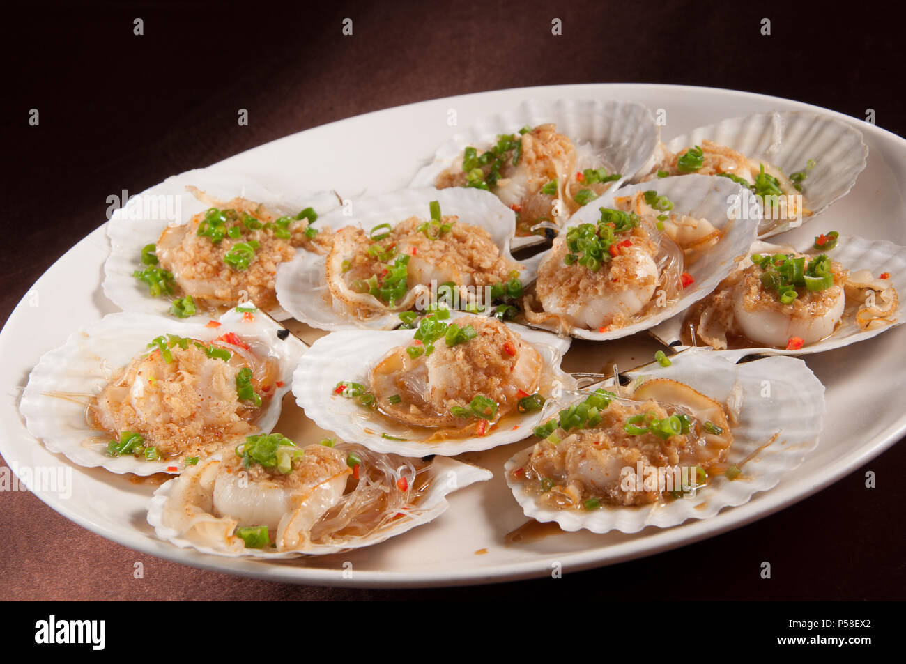 Scallop in Shell garlic fans steamed Stock Photo - Alamy