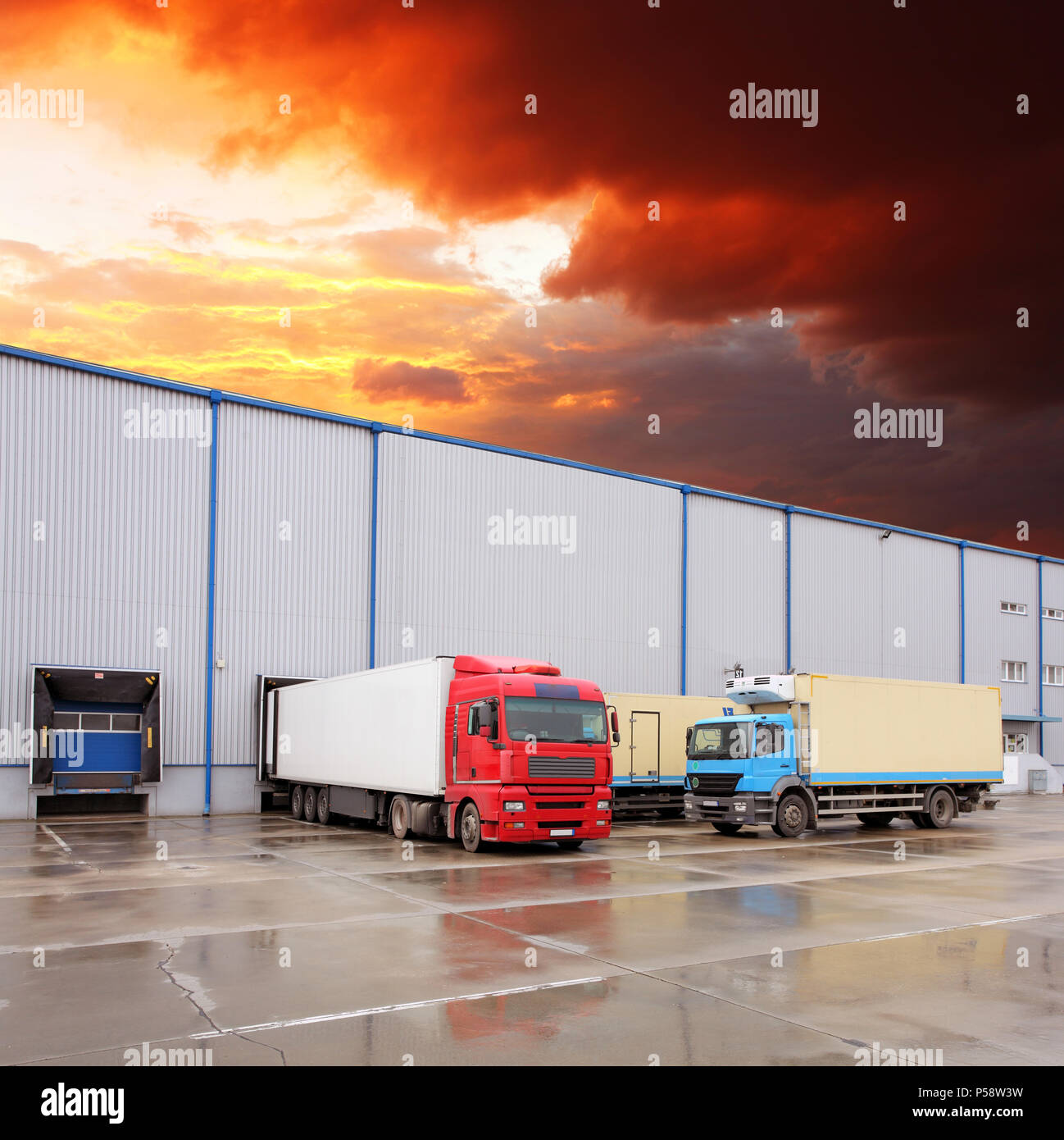 Cargo shipping freight logistics truck hi-res stock photography and ...