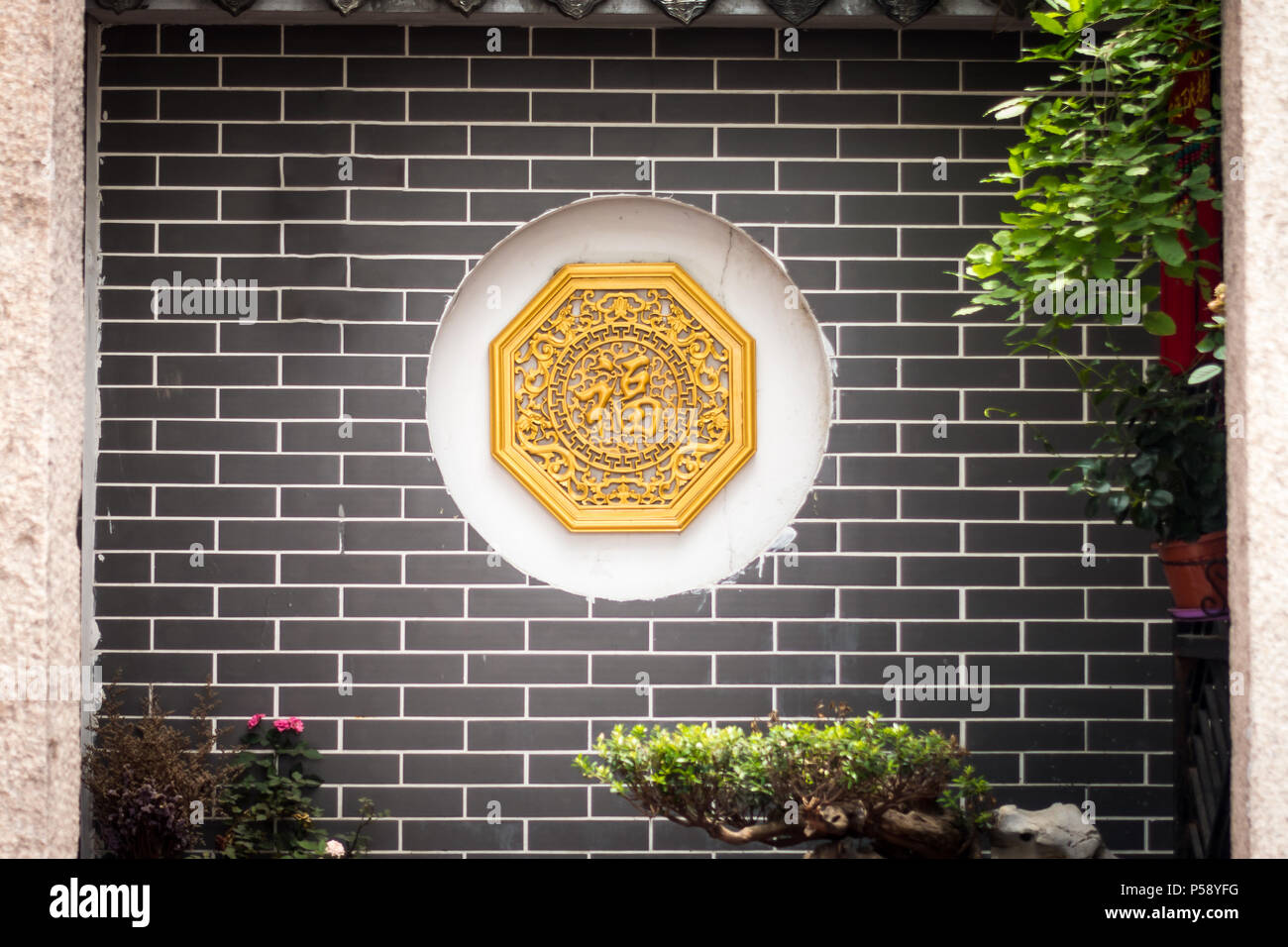 Traditional chinese window lattice hi-res stock photography and images ...