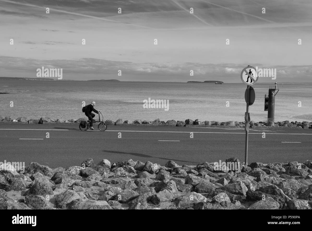 Cardiff bicycle Black and White Stock Photos & Images - Alamy