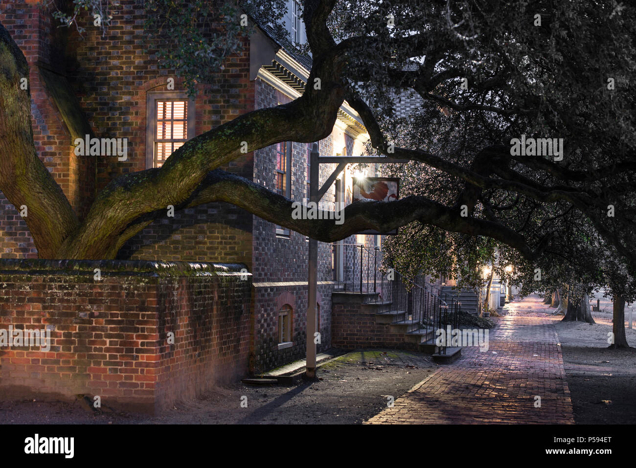 Red Lion Tavern at night in historic Colonial Williamsburg. An ancient ...