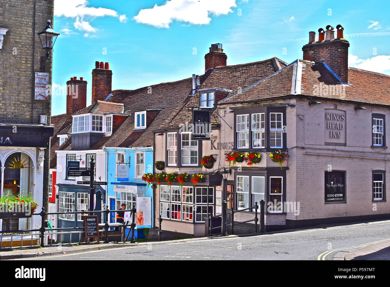 Beautiful lymington pub hi-res stock photography and images - Alamy
