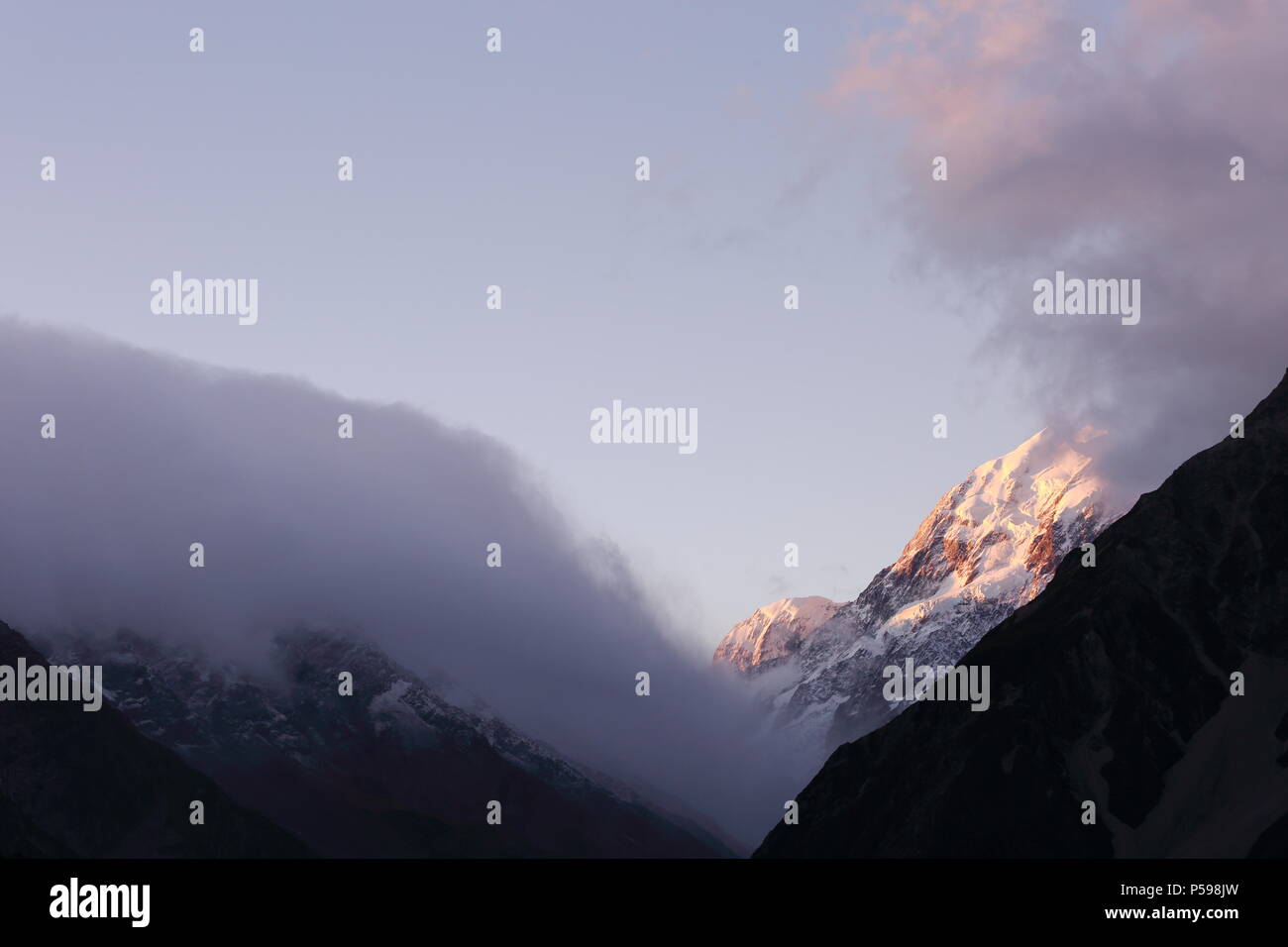 Mount cook new zealand stars hi-res stock photography and images - Alamy