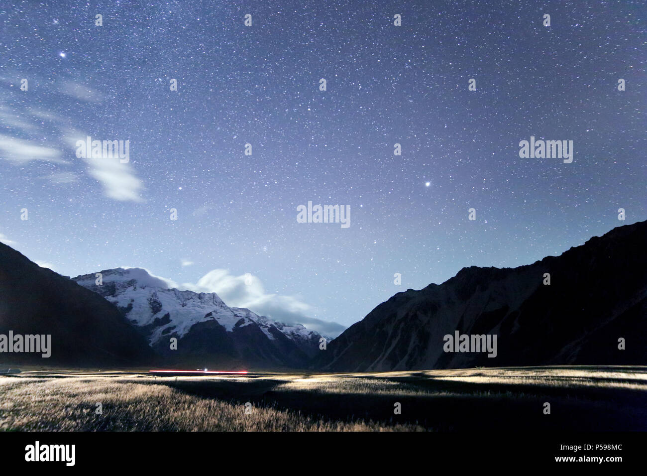 Mount cook new zealand stars hi-res stock photography and images - Alamy