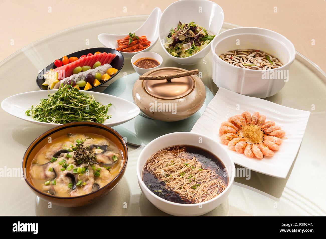 Round Table Chinese Restaurant Stock Photos & Round Table Chinese ...