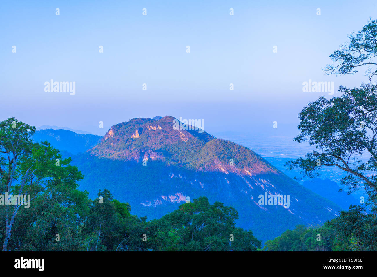 Doi pha mee hi-res stock photography and images - Alamy