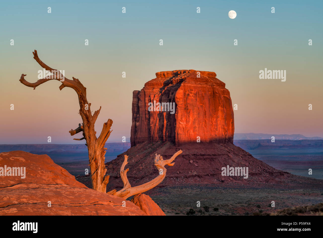 Full moon monument valley hi-res stock photography and images - Alamy