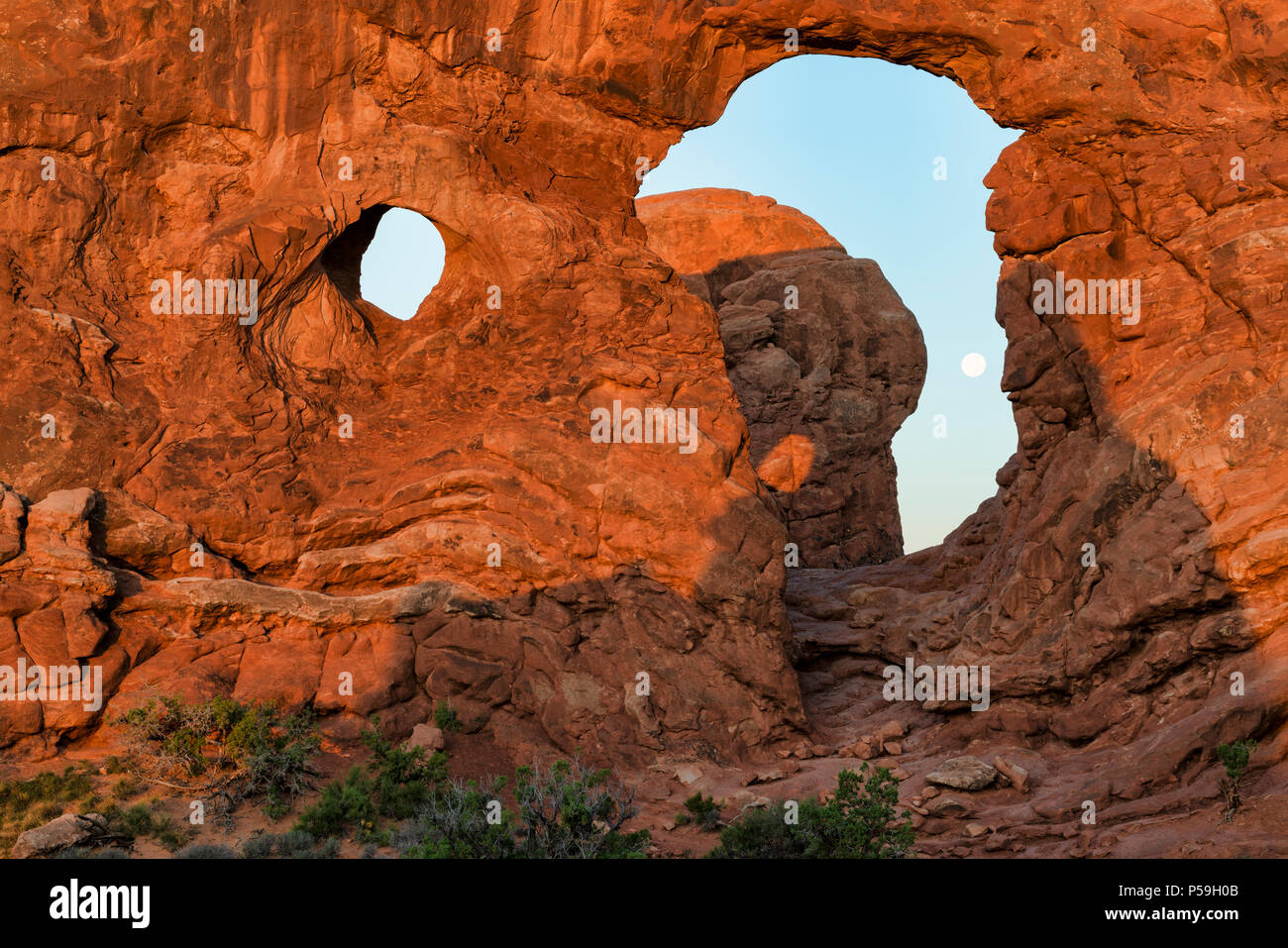 Moon through arch hi-res stock photography and images - Alamy