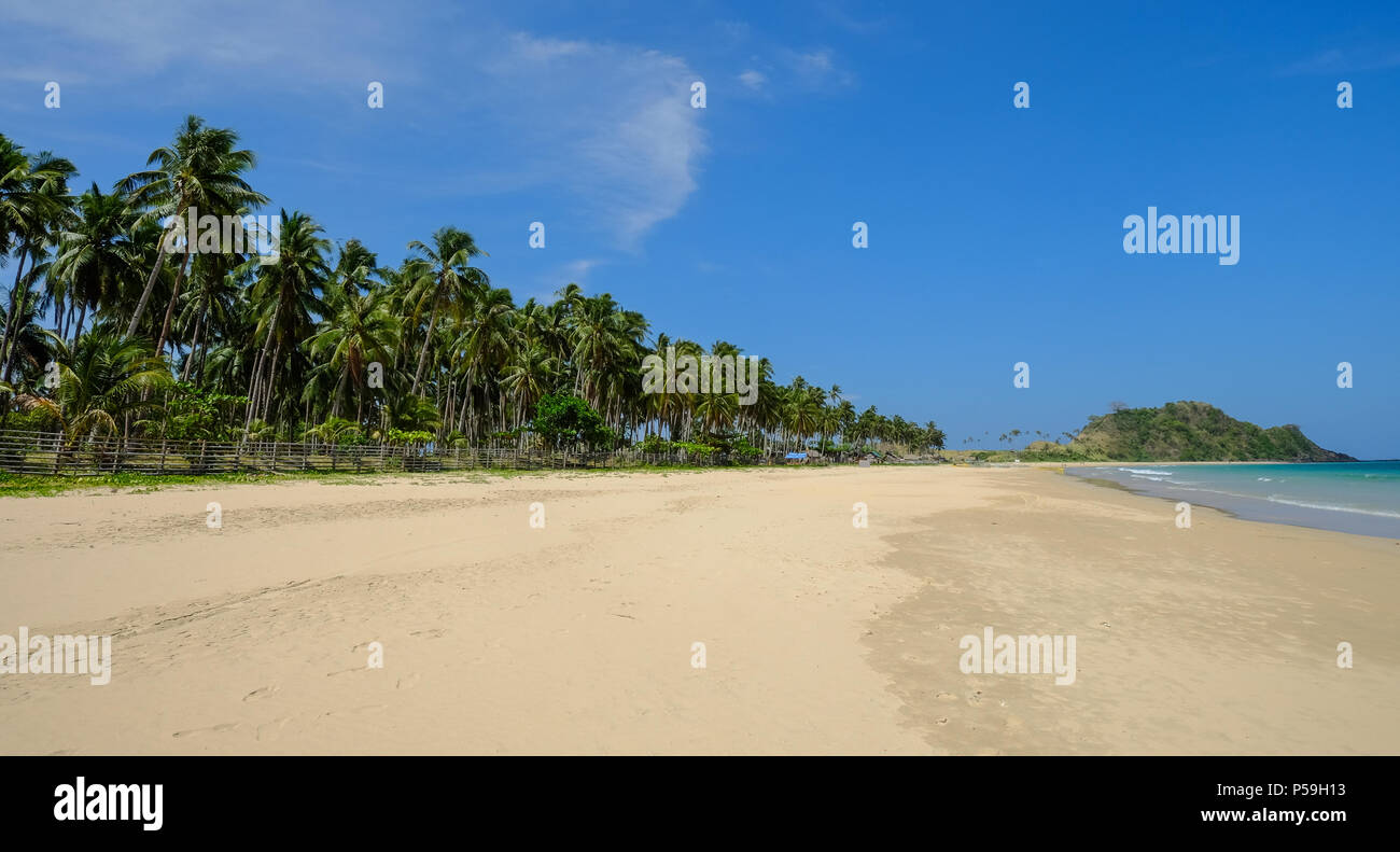 Beautiful sand beach with blue sea at summer day in El Nido, Palawan ...