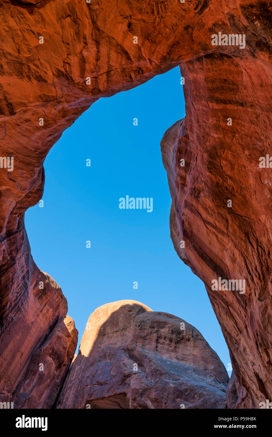 Double arch window hi-res stock photography and images - Alamy