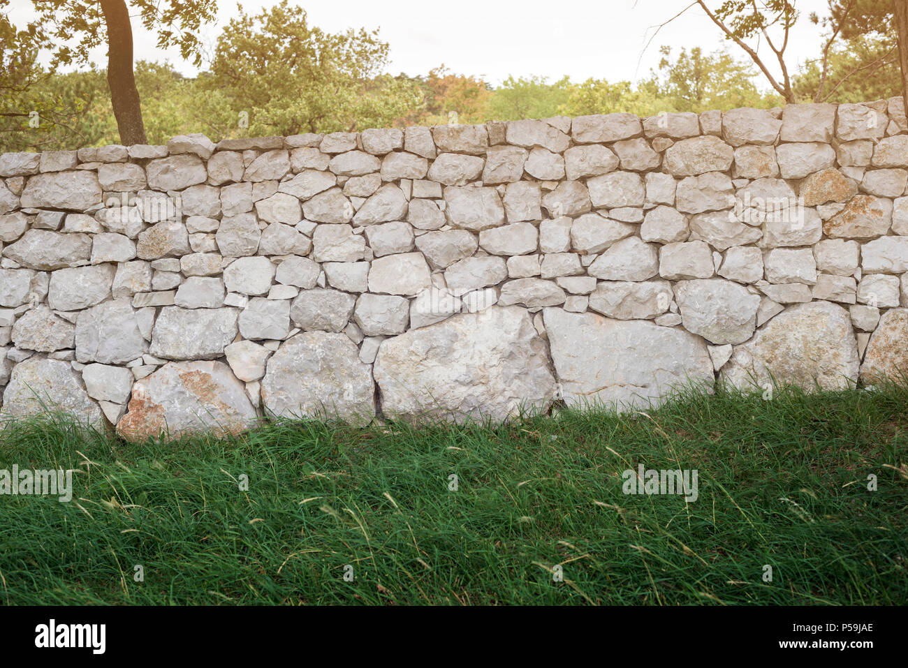Stone fence hi-res stock photography and images - Alamy