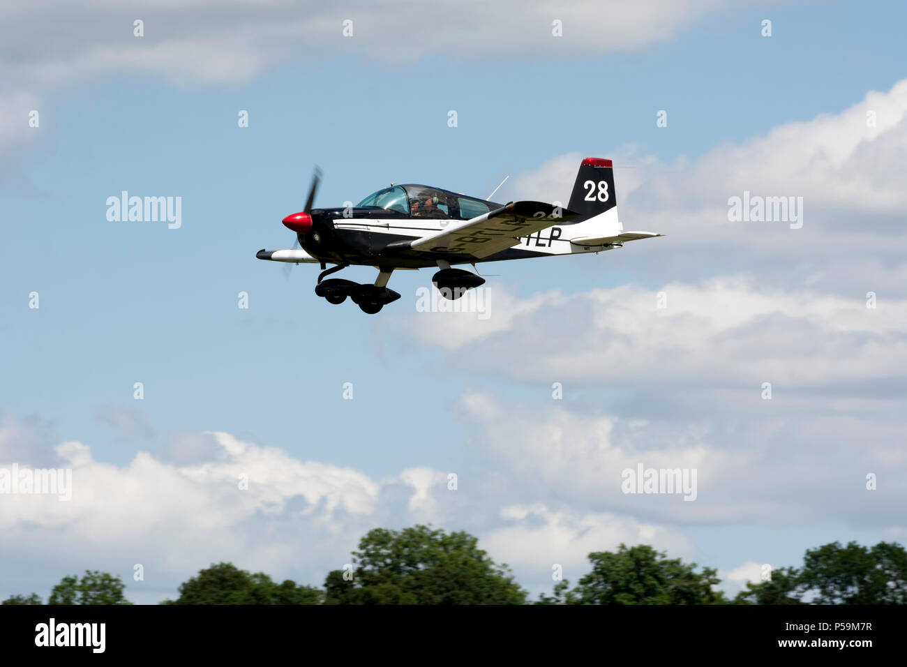 Grumman American AA-1C Lynx landing at Turweston Aerodrome ...