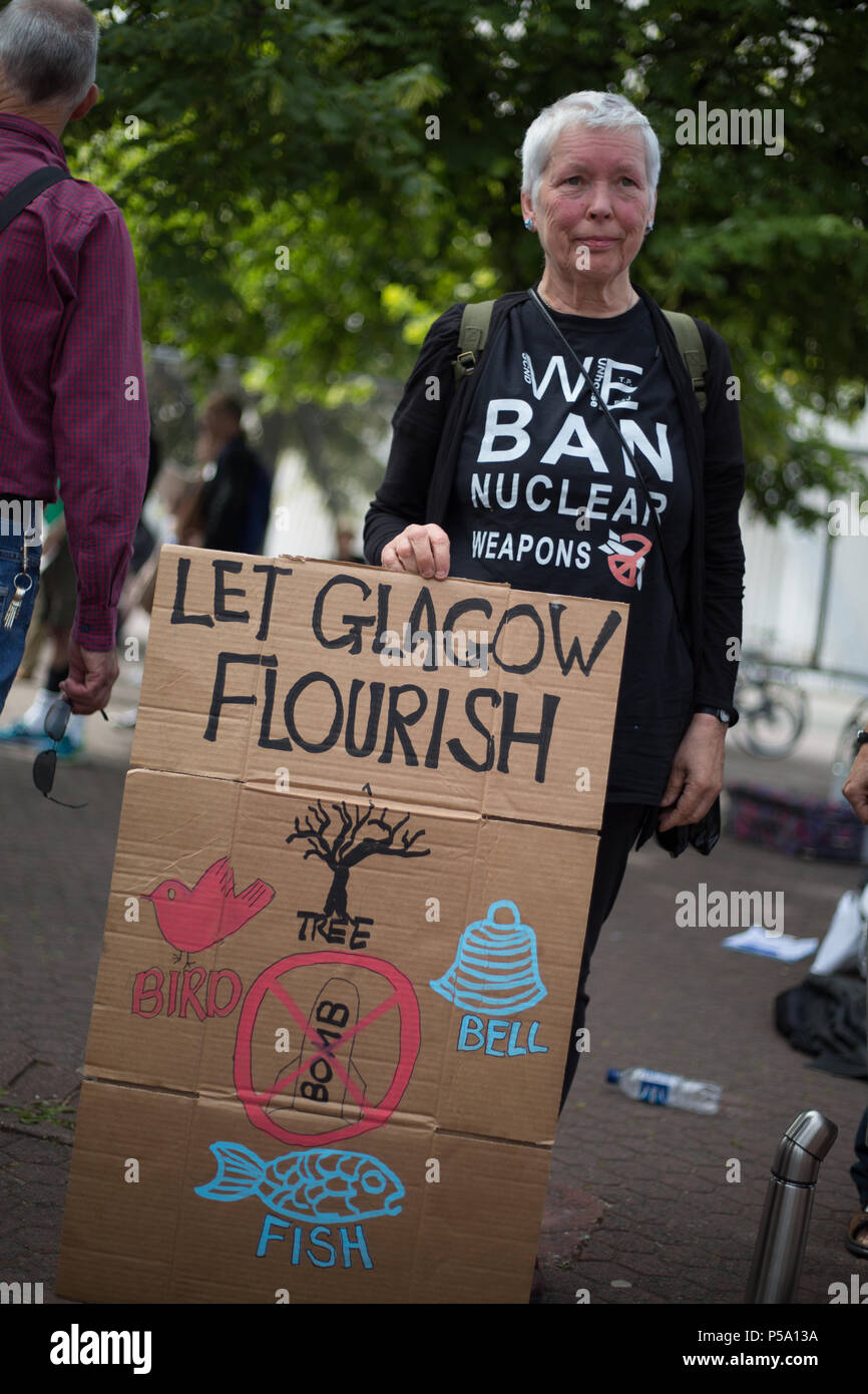 Weapons fair hi-res stock photography and images - Alamy