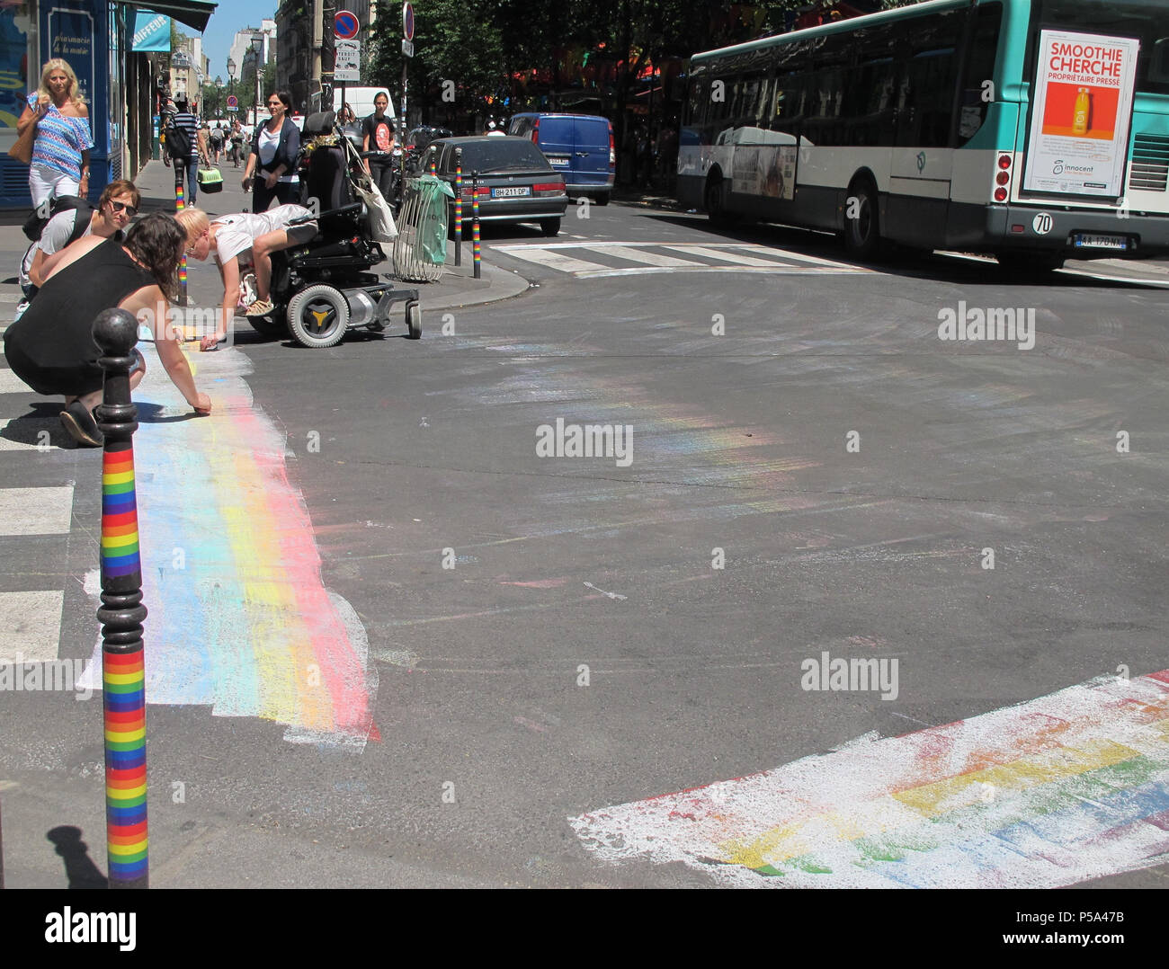 Paris, France. 26th June, 2018. Pedestrians draw a rainbow with chalk ...