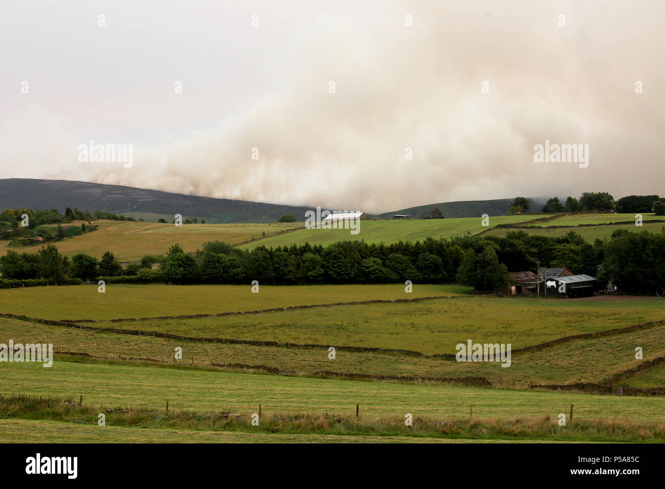 Tackling wildfire on saddleworth moor hi-res stock photography and ...