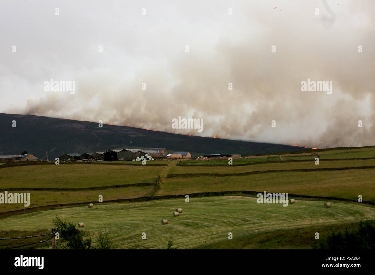 Tackling wildfire on saddleworth moor hi-res stock photography and ...