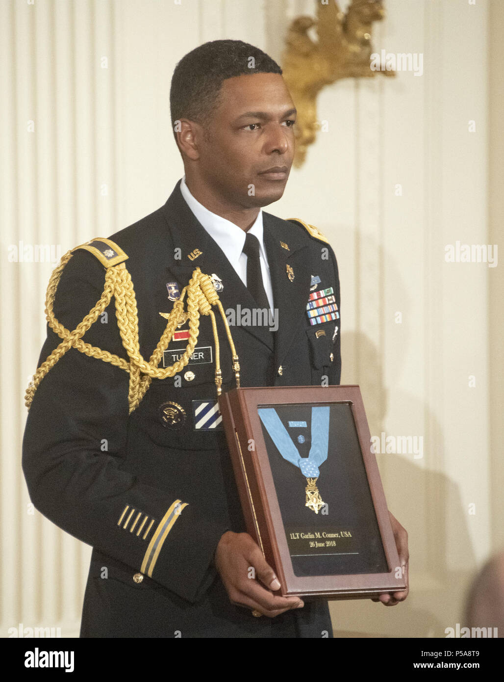 Washington DC, USA. 26th June, 2018. - A United States Army honor guard ...