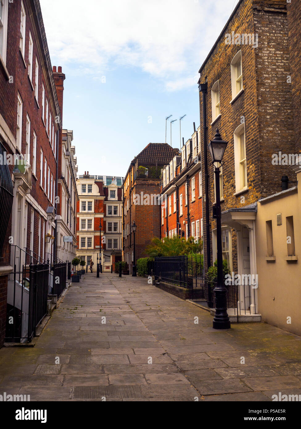 Small town street view hi-res stock photography and images - Alamy