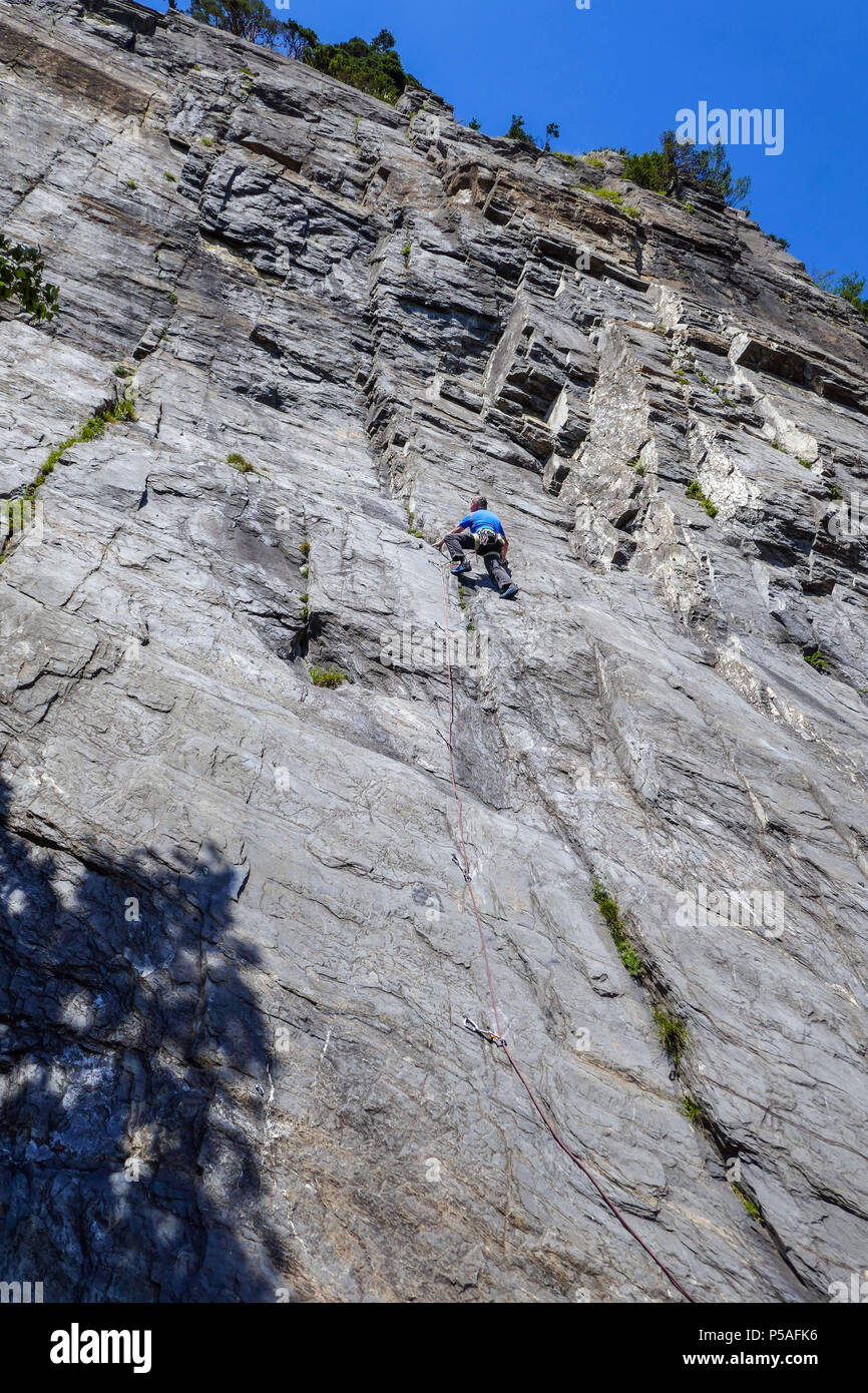 Climbing cliff face hi-res stock photography and images - Alamy