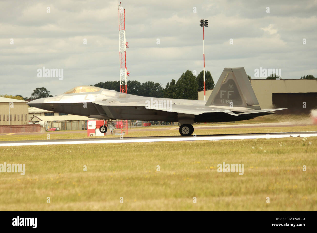 F22 runway hi-res stock photography and images - Alamy