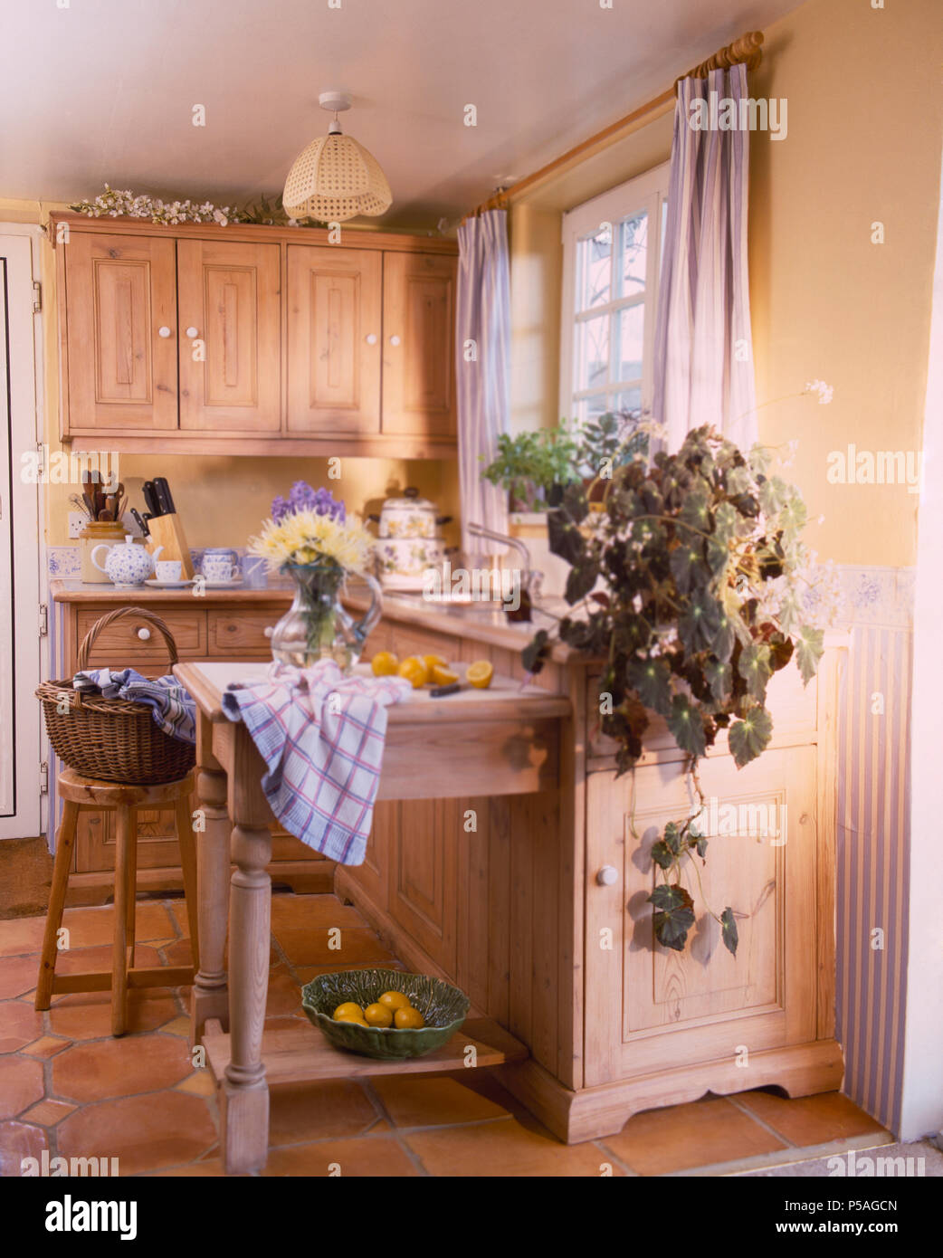 Small country kitchens domestic hi-res stock photography and images - Alamy