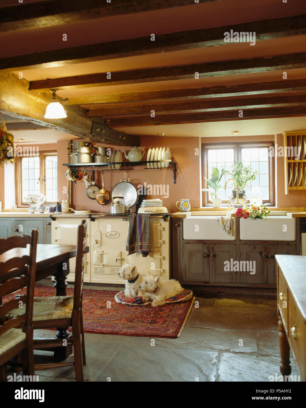 Cream aga in country kitchen hi-res stock photography and images - Alamy