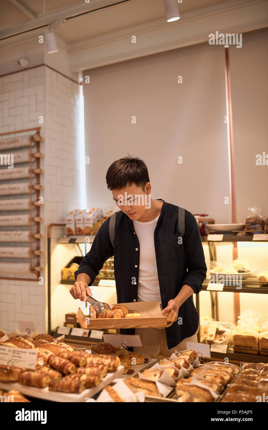 Consumerism customer hi-res stock photography and images - Alamy