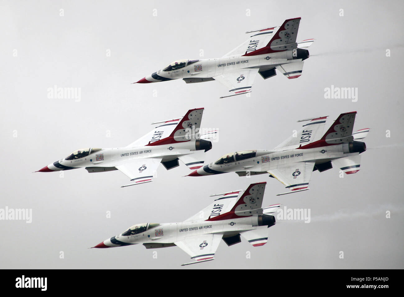 Usaf thunderbirds display team hi-res stock photography and images - Alamy
