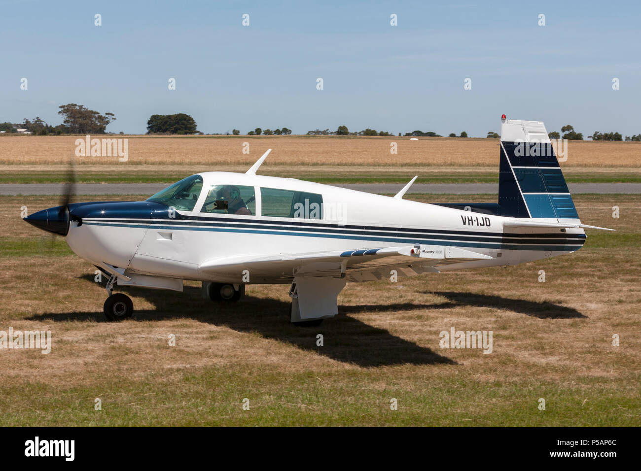 Mooney M20i single engine light aircraft VH-IJD Stock Photo - Alamy