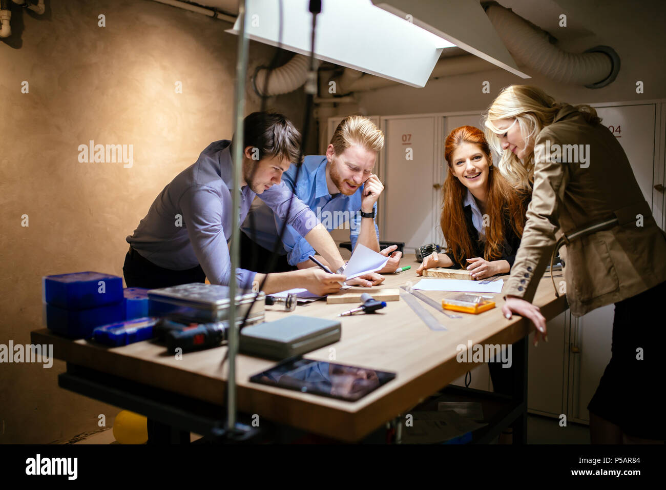 Group discussion table hi-res stock photography and images - Alamy