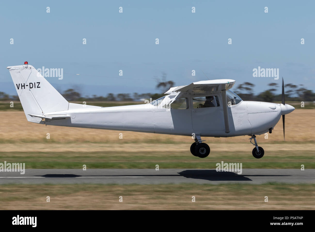 Cessna 172 skyhawk aircraft hi-res stock photography and images - Alamy