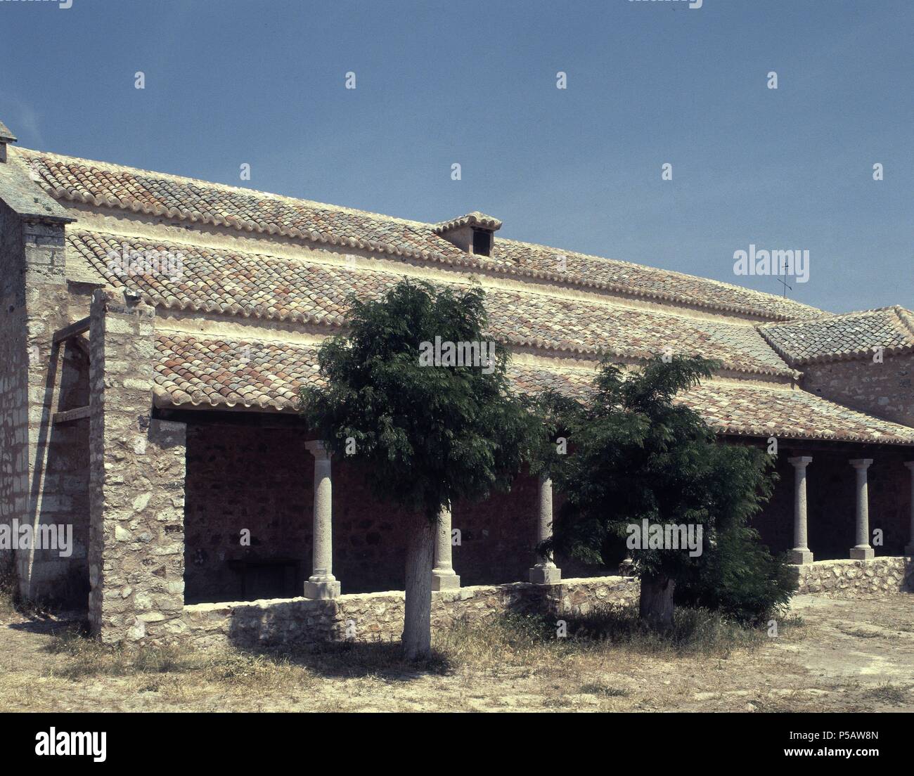 ATRIO DE LA ERMITA DE ALARCOS - SIGLO XIII. Location: ERMITA, ALARCOS ...