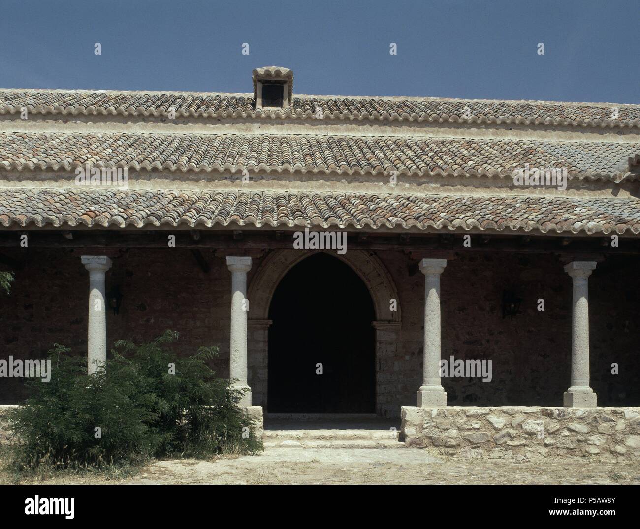 ATRIO DE LA ERMITA DE ALARCOS - SIGLO XIII. Location: ERMITA, ALARCOS ...