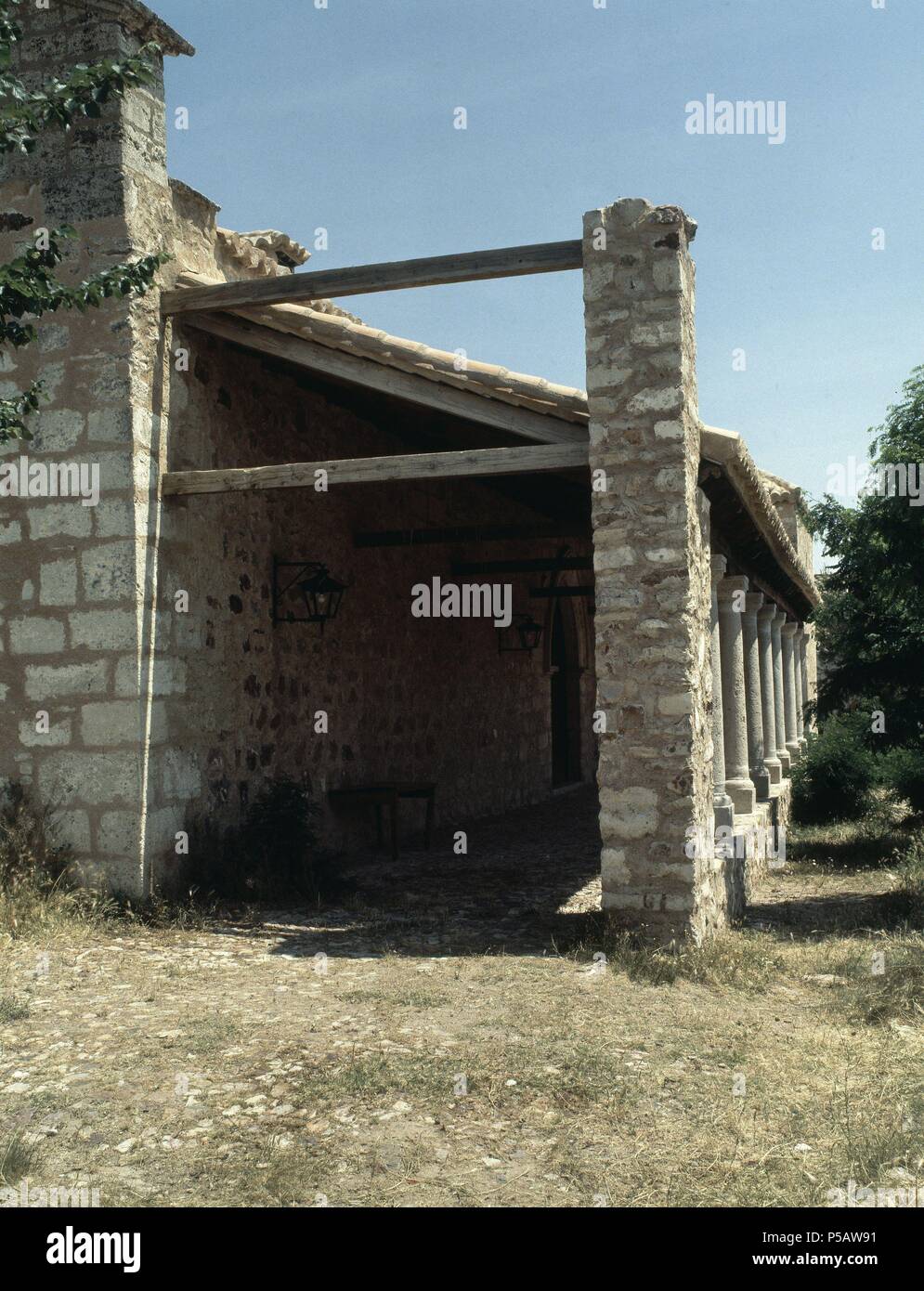 ATRIO DE LA ERMITA DE ALARCOS - SIGLO XIII. Location: ERMITA, ALARCOS ...
