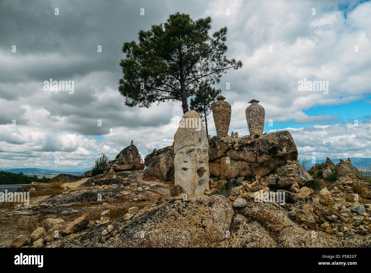 Overlooking a valley hi-res stock photography and images - Alamy