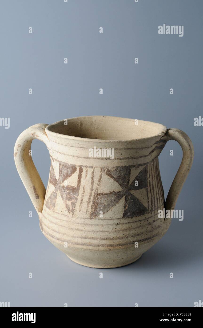 Indigenous ceramic tradition blades painted decoration (4 th CE ...