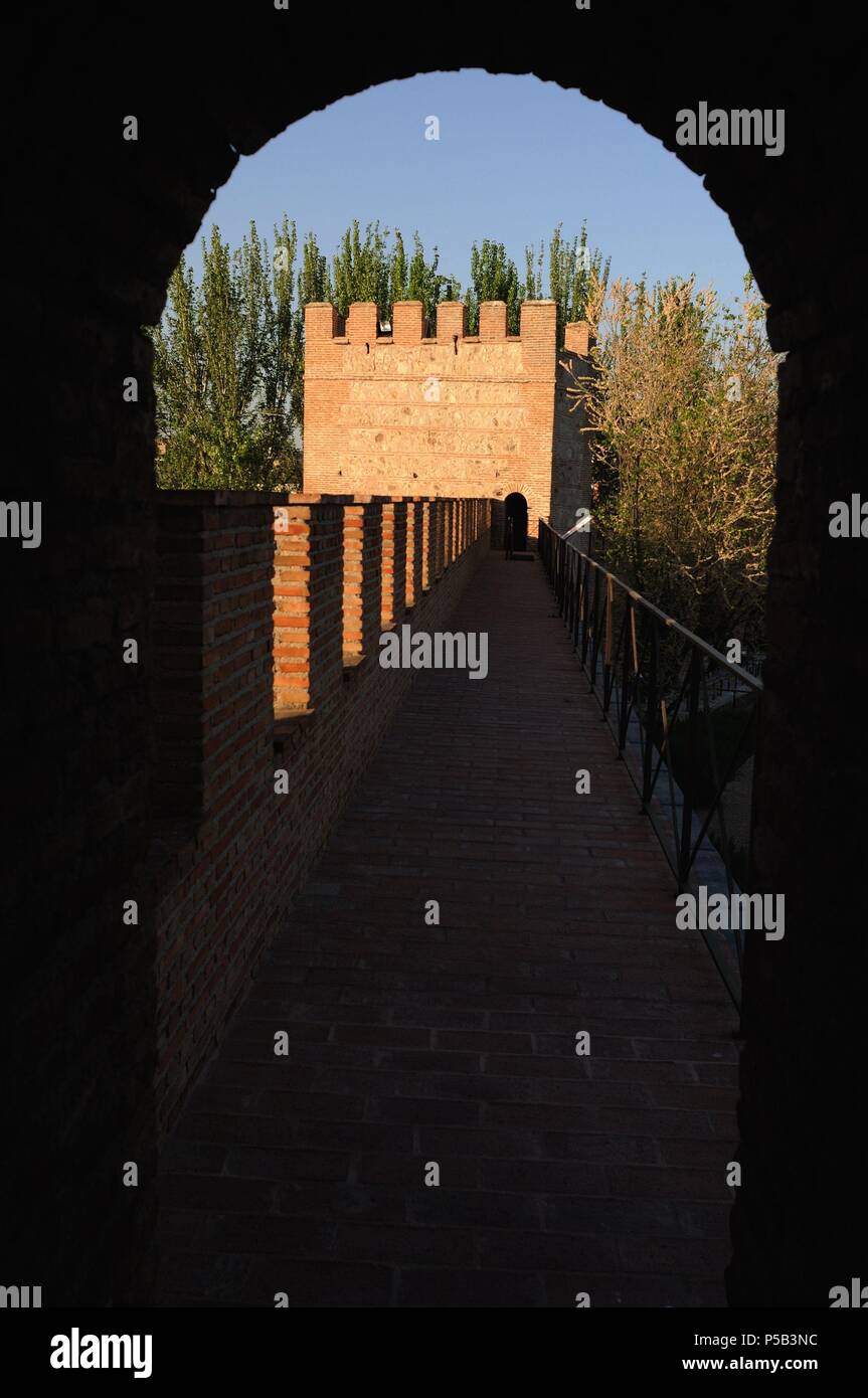 Door - Watchtower belonging to the Wall of ALCALA DE HENARES ( 13 th ...