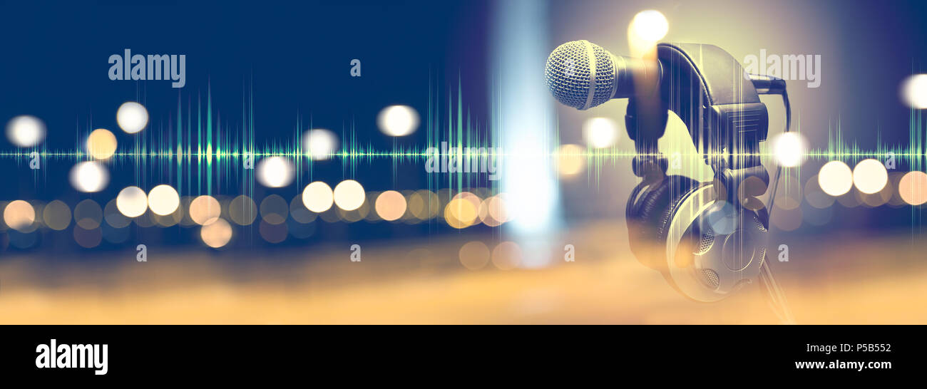 Music studio stage microphone hi-res stock photography and images - Alamy