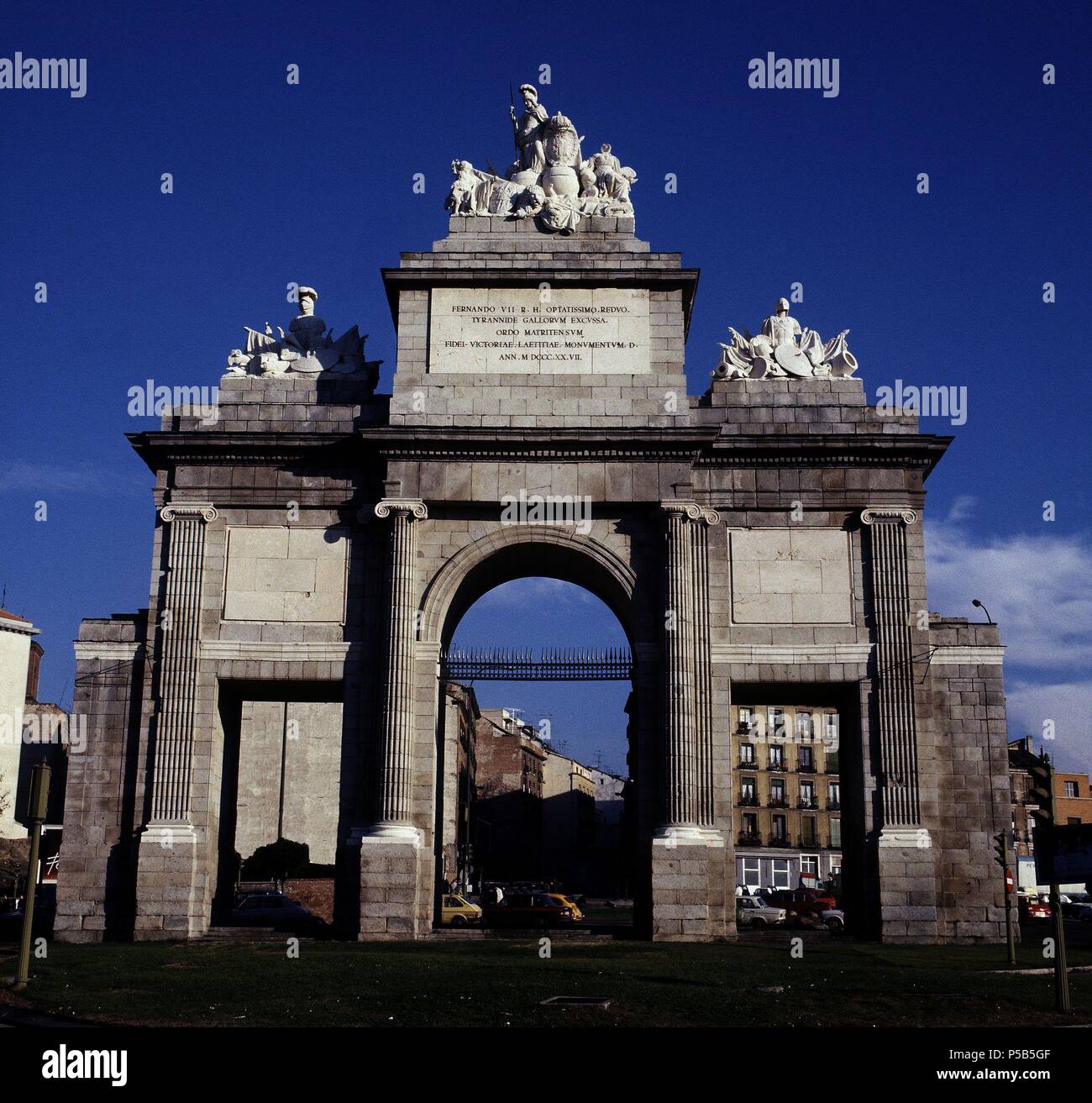 PUERTA DE TOLEDO REALIZADA ENTRE 1817 Y 1826 - ESCULTURAS DE JOSE GINES ...