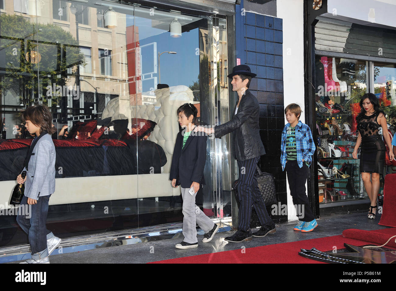 Perry Farrell, wife and kids 115 at the ceremony for Janes's Addiction ...