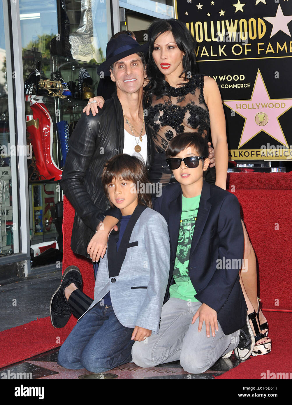 Perry Farrell, wife and kids 118 at the ceremony for Janes's Addiction ...