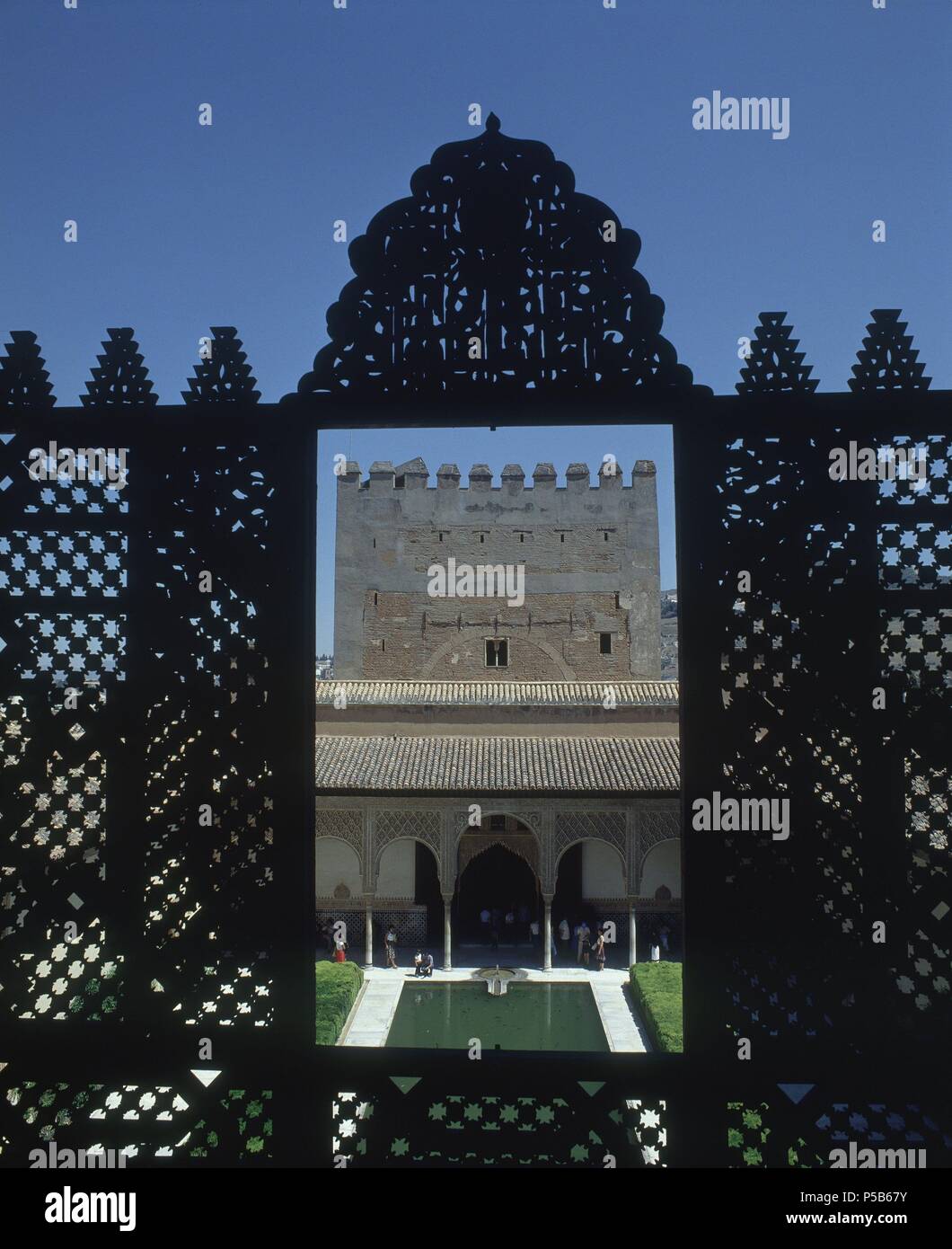 PATIO ARRAYANES - TORRE DE COMARES. Location: ALHAMBRA-PATIO DE ...