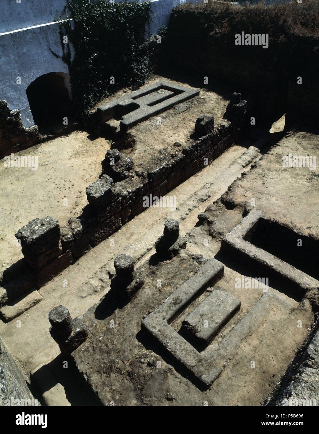 TUMBA DEL ELEFANTE - SIGLO I. Location: NECROPOLIS ROMANA, CARMONA ...