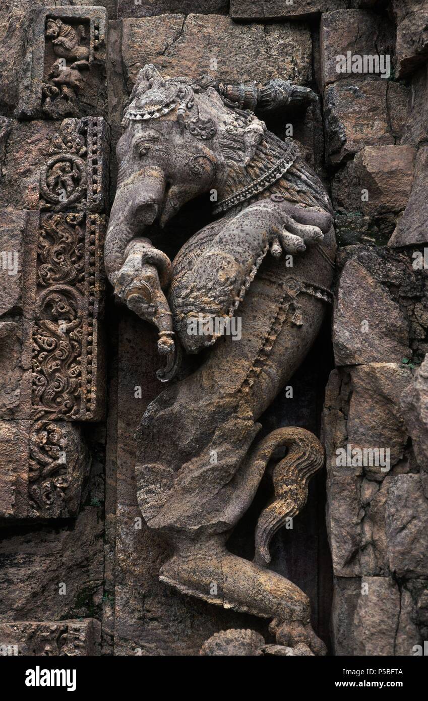 RELIEVES TEMPLO SOLAR-ESCULTURA ANIMAL FANTASTICO-. Location: TEMPLO ...