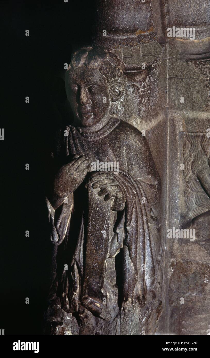 SANTO DOS CROQUES - AUTORRETRATO DEL MAESTRO MATEO EN EL PORTICO DE LA ...