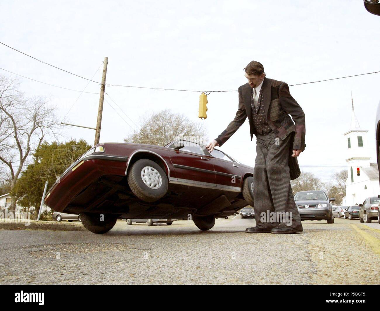 ACTOR MATTHEW MC GRORY EN UNA ESCENA DE LA PELICULA BIG FISH DIRIDIDA ...