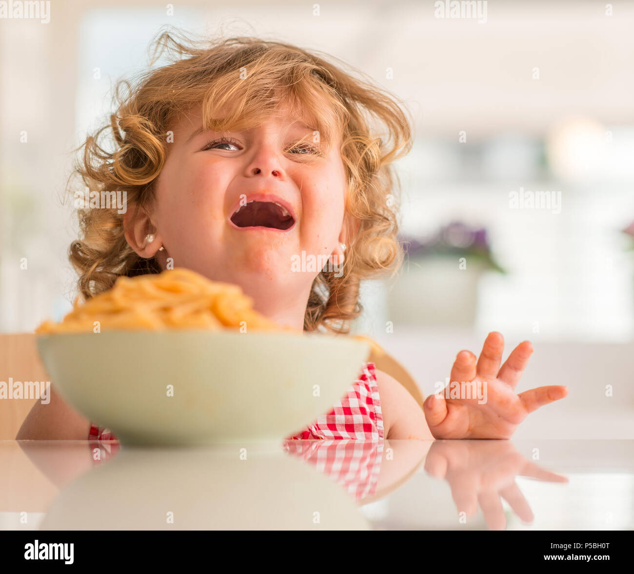 Cry kid dinner hi-res stock photography and images - Alamy
