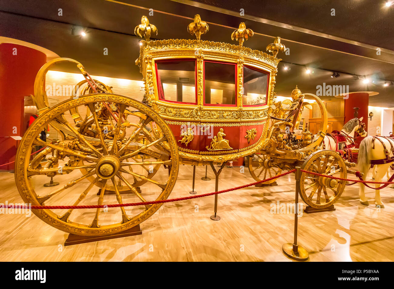 Horse carriage rome vatican hi-res stock photography and images - Alamy