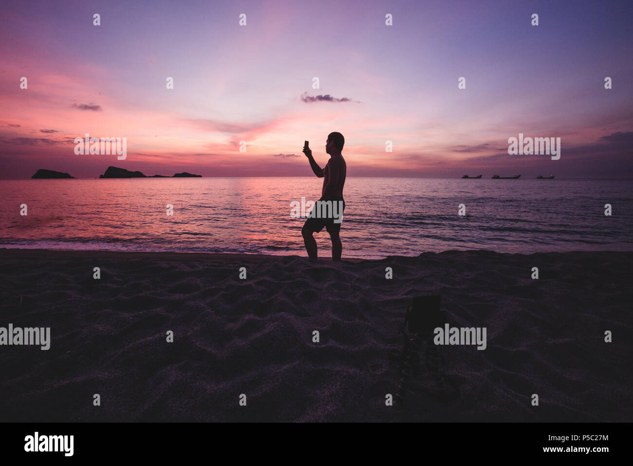 Silhouette man taking pictures sunset hi-res stock photography and ...